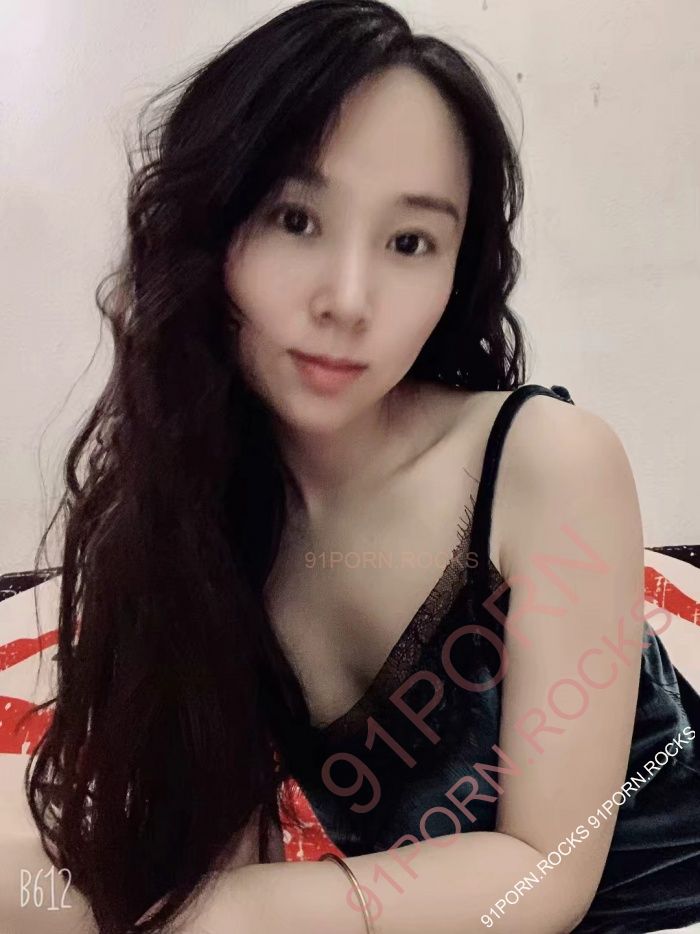 玩过的骚女露脸生活照接龙 - 91自拍论坛|91论坛|91PORNY|九色